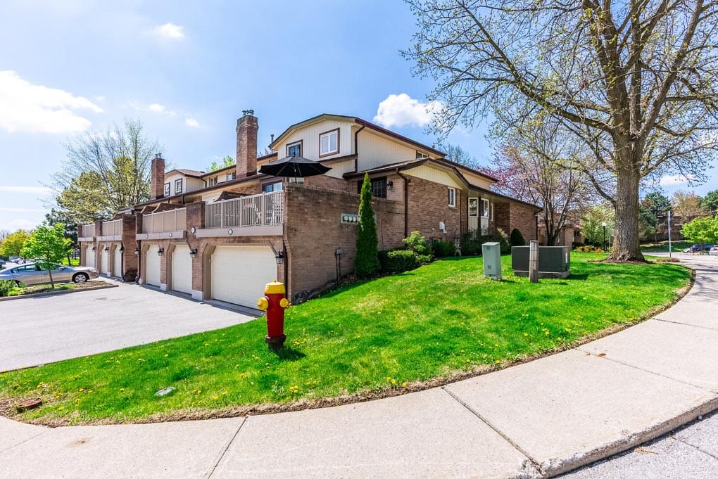 6-1508 Upper Middle Road | Woolcott Real Estate